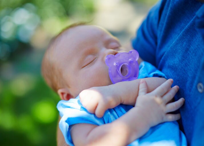 So unterstützt du den Schlaf deines Babys auf Reisen